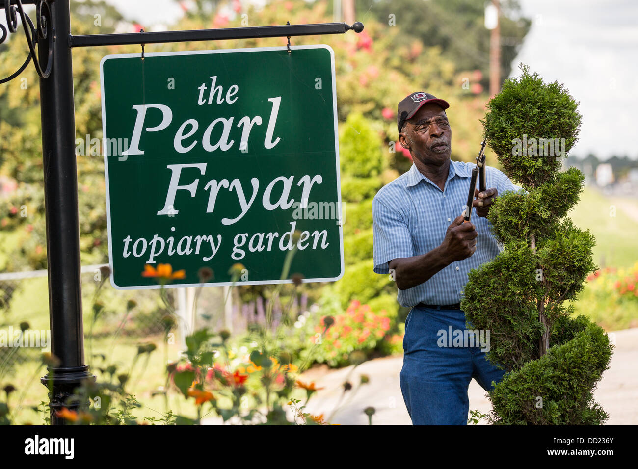 Pearl fryar topiary garden sign hi-res stock photography and images - Alamy