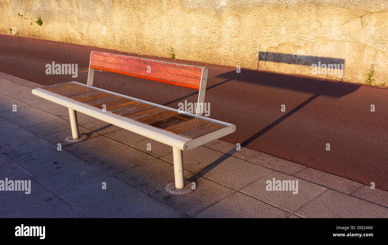Modern bench hi-res stock photography and images - Alamy