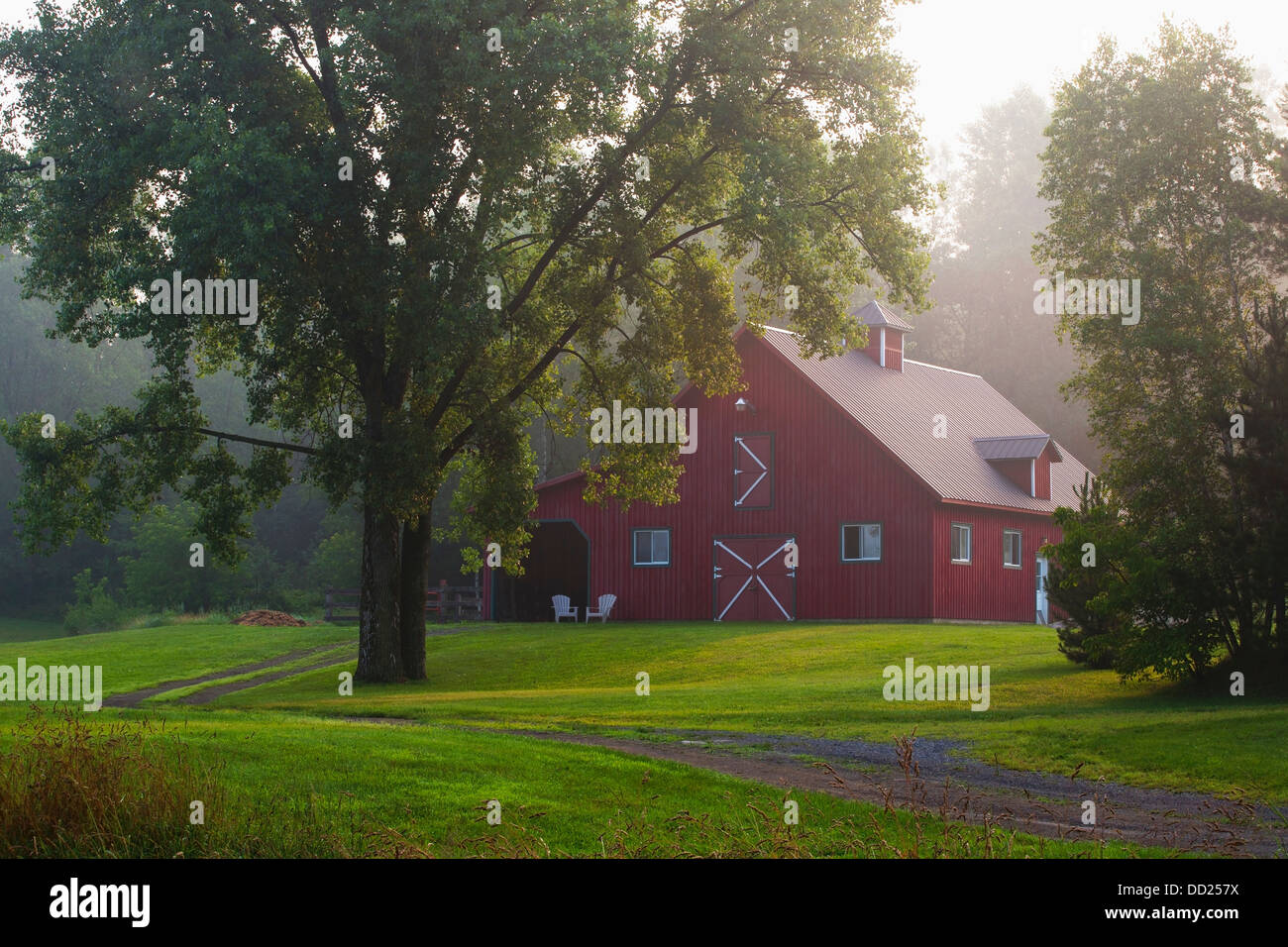 Barns quebec farms agriculture hi-res stock photography and images - Alamy