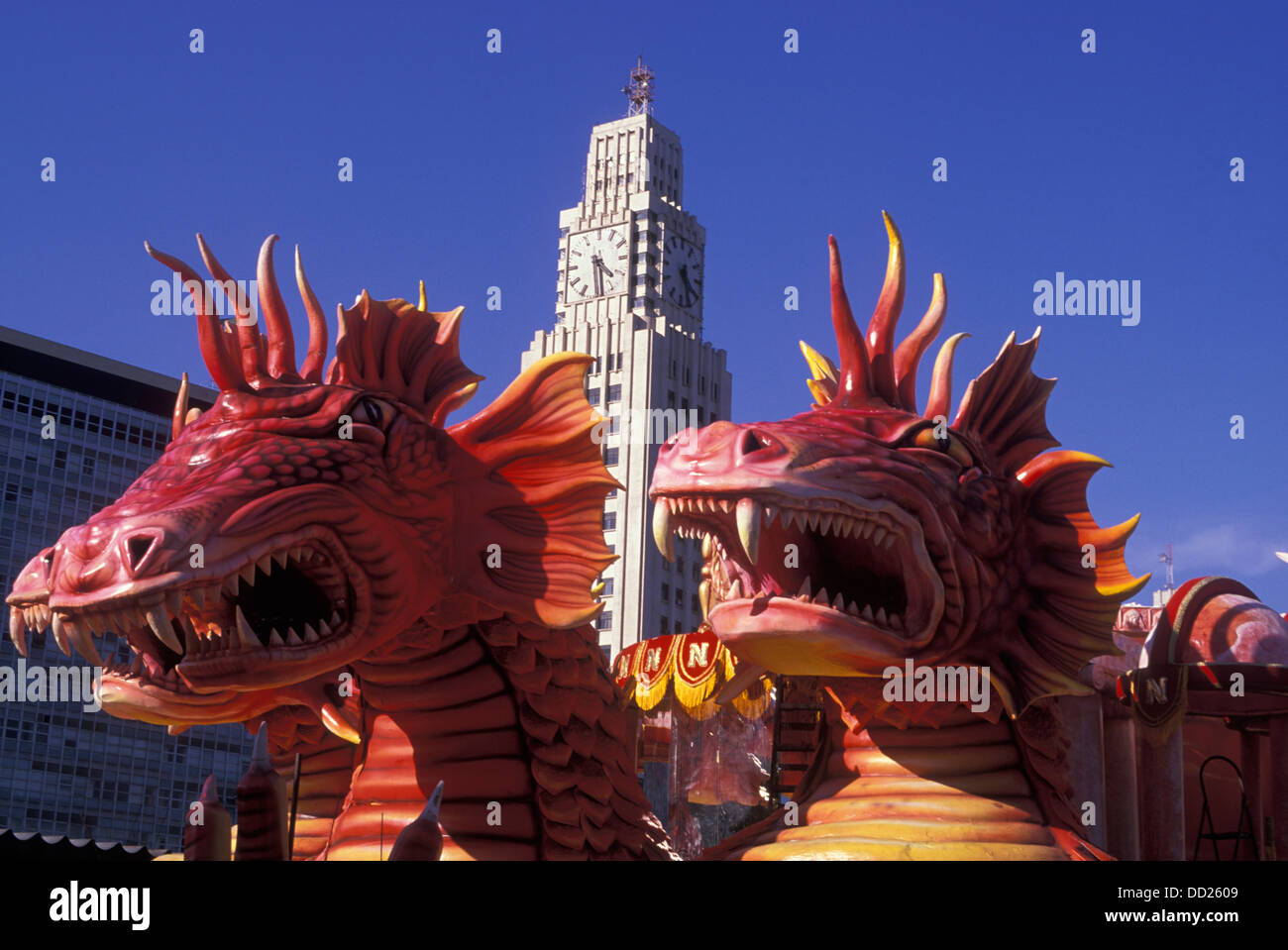 Sculptures of dragons, platform on wheels with display. Samba Schools ...
