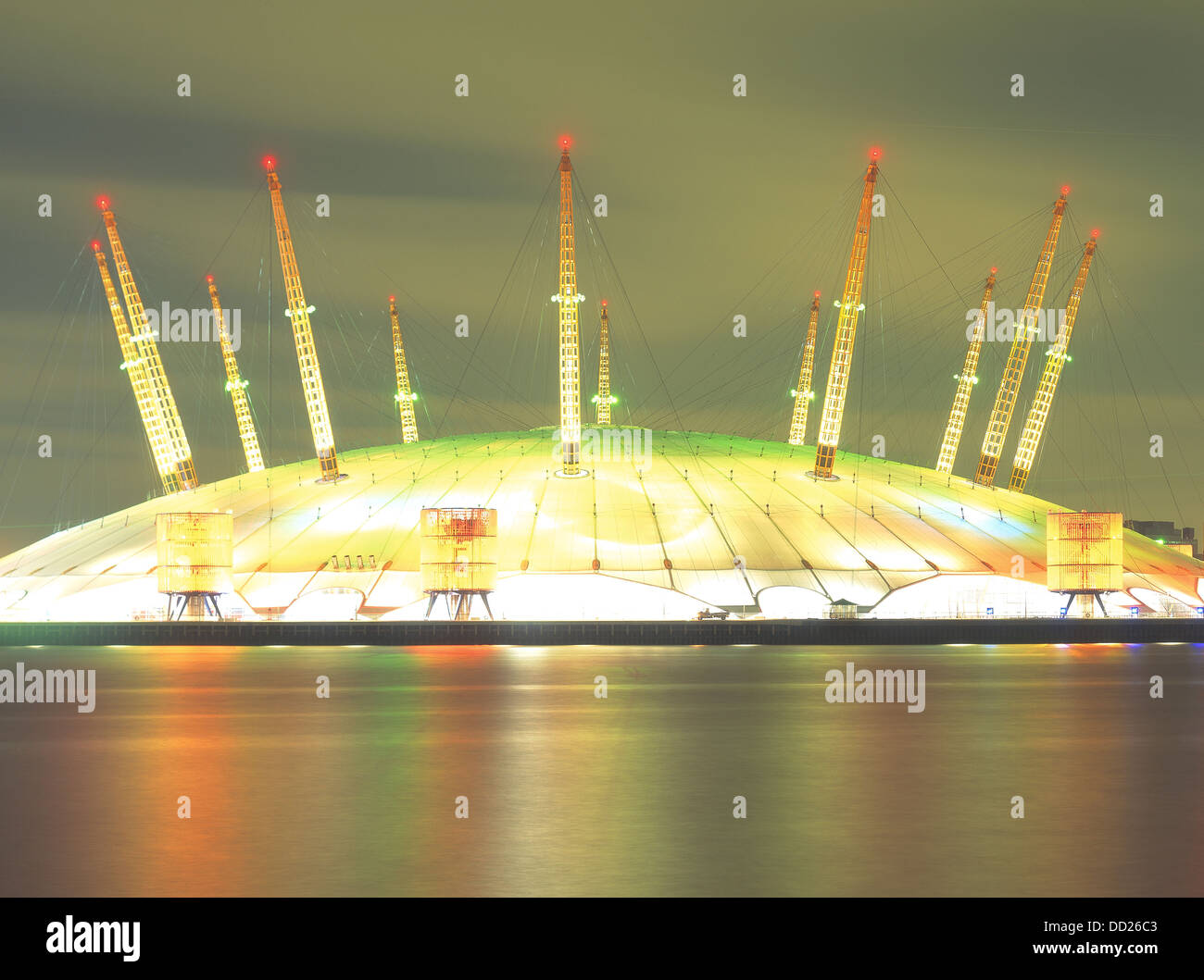 Night shot millennium tower hi-res stock photography and images - Alamy