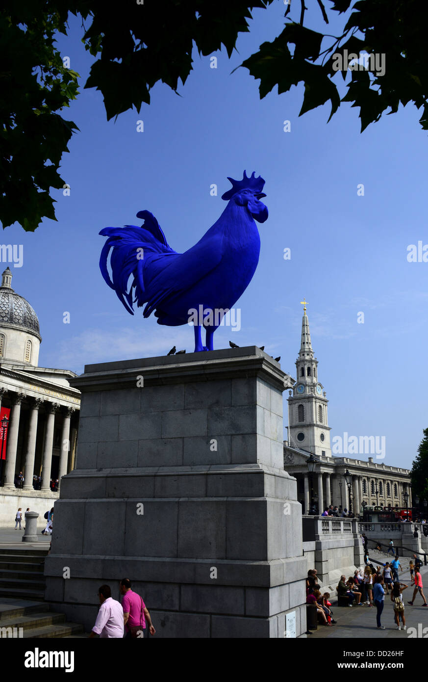 Cockerel sclpturee by Katharina Fritcsh Stock Photo - Alamy