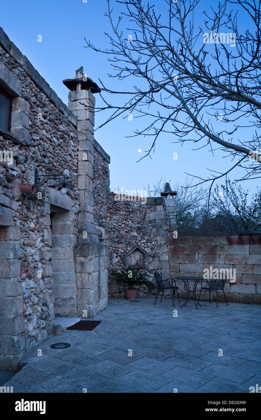 Stone coloured building hi-res stock photography and images - Alamy