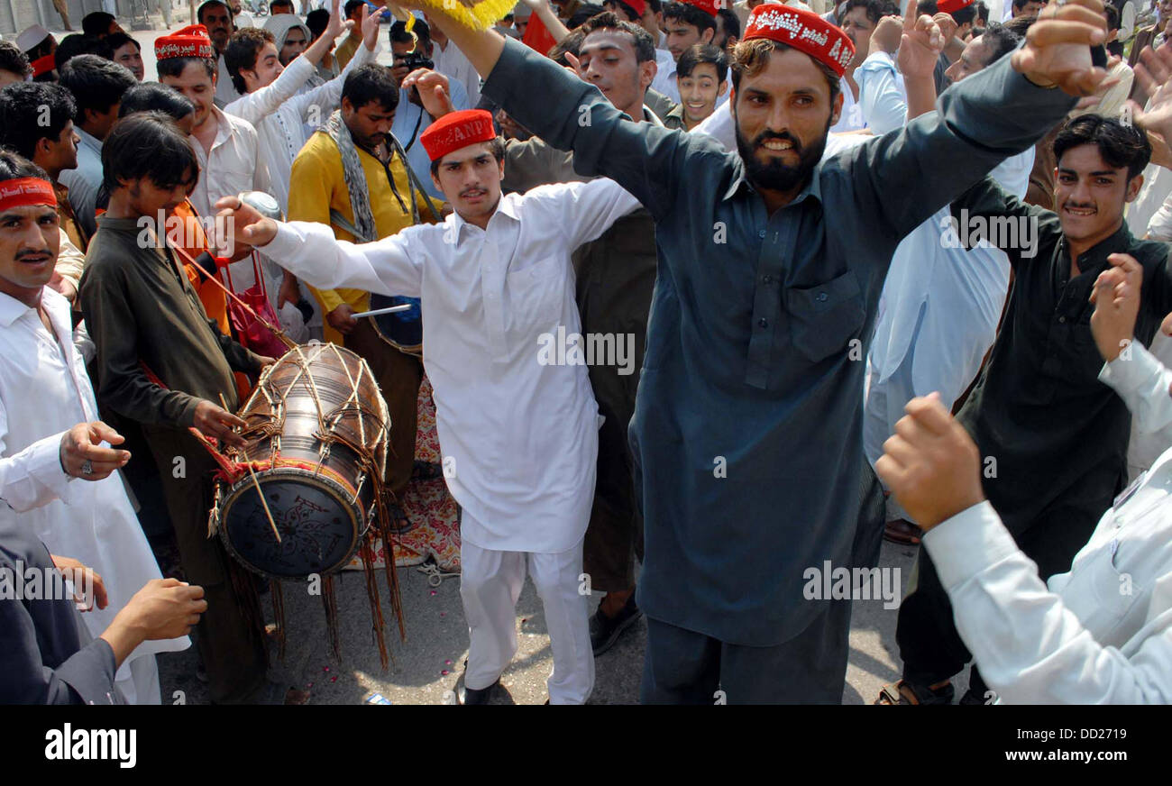 Supporters of Awami National Party dance on traditional tunes on the ...