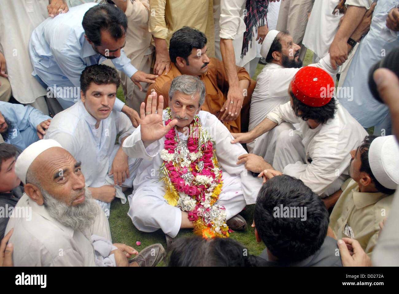 Awami National Party (ANP) Leader, Haji Ghulam Ahmad Bilour meets to ...