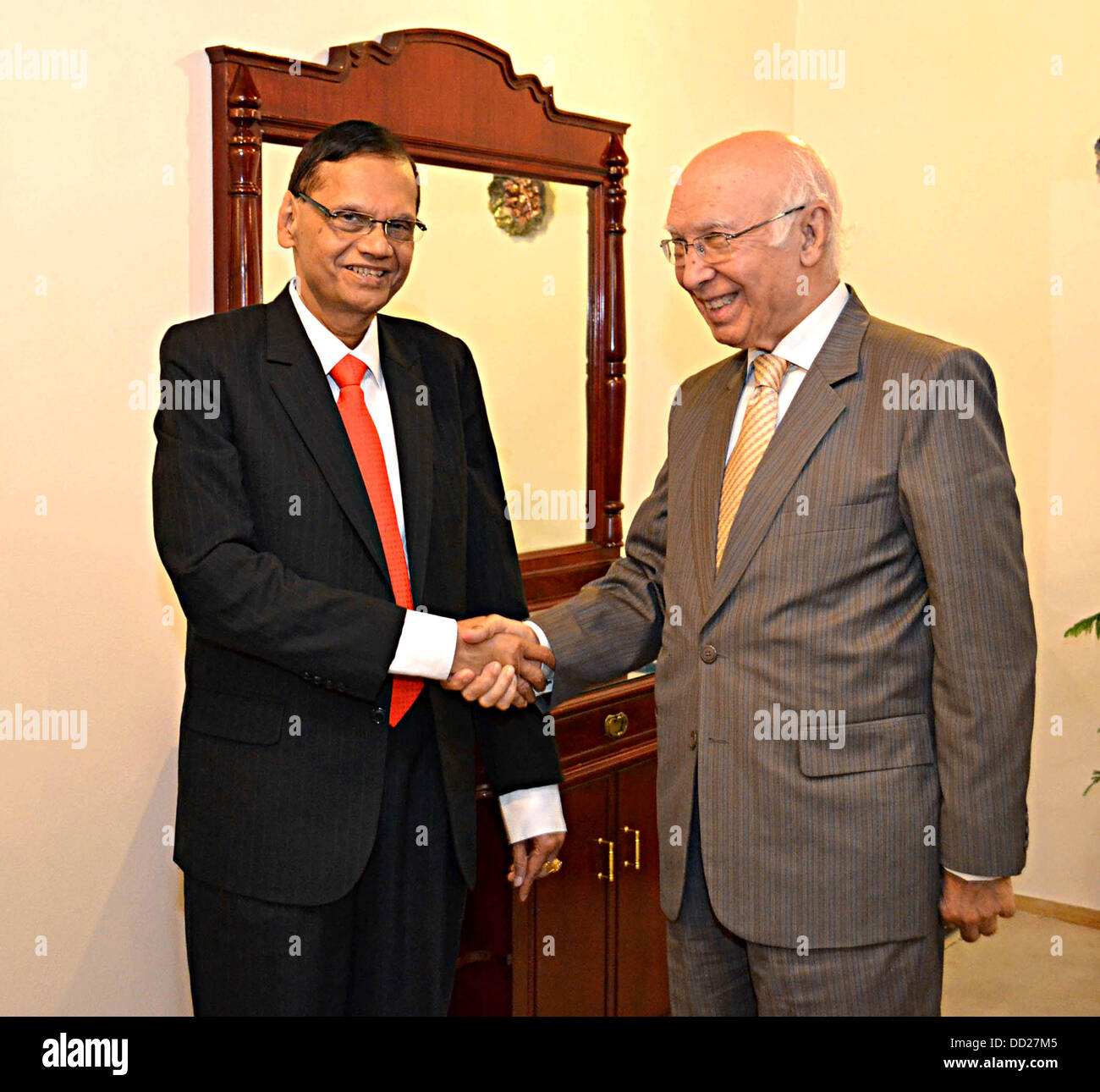 G l peiris hi-res stock photography and images - Alamy