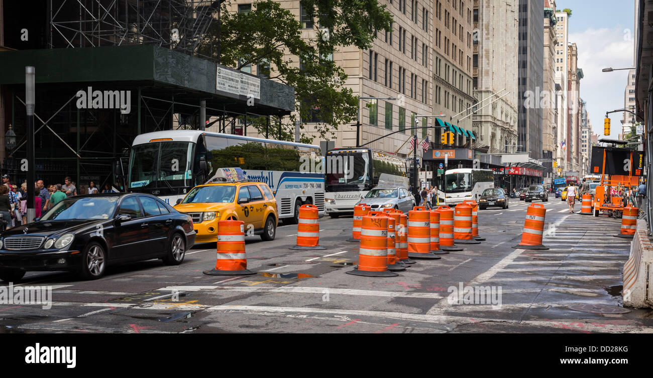 Manhattan road traffic in new hi-res stock photography and images - Alamy