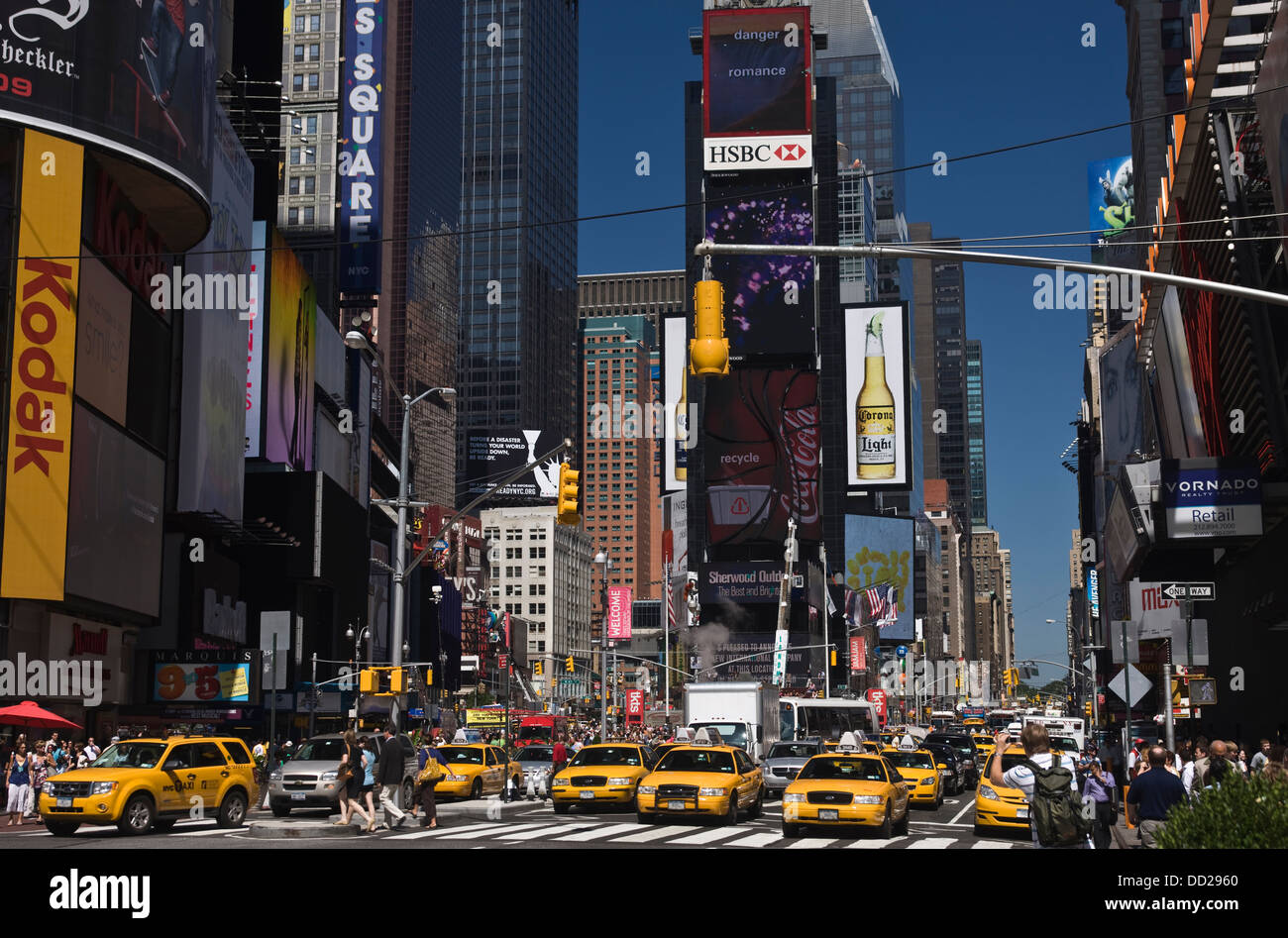 YELLOW TAXIS TIMES SQUARE MANHATTAN NEW YORK CITY USA Stock Photo - Alamy
