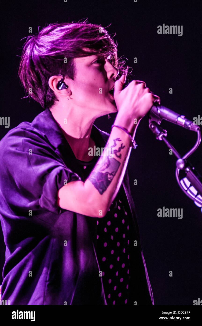 Tegan quin tegan sara performing hi-res stock photography and images ...