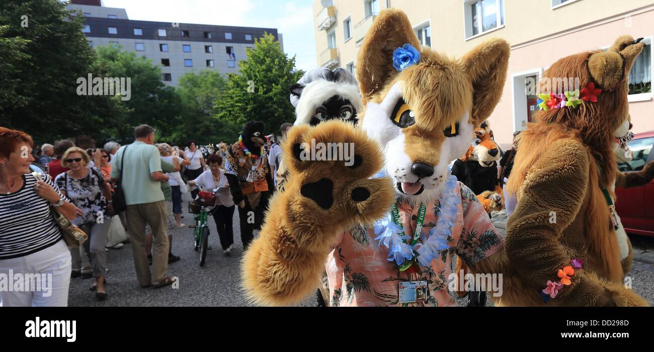 People in furry animal costumes hi-res stock photography and images - Alamy