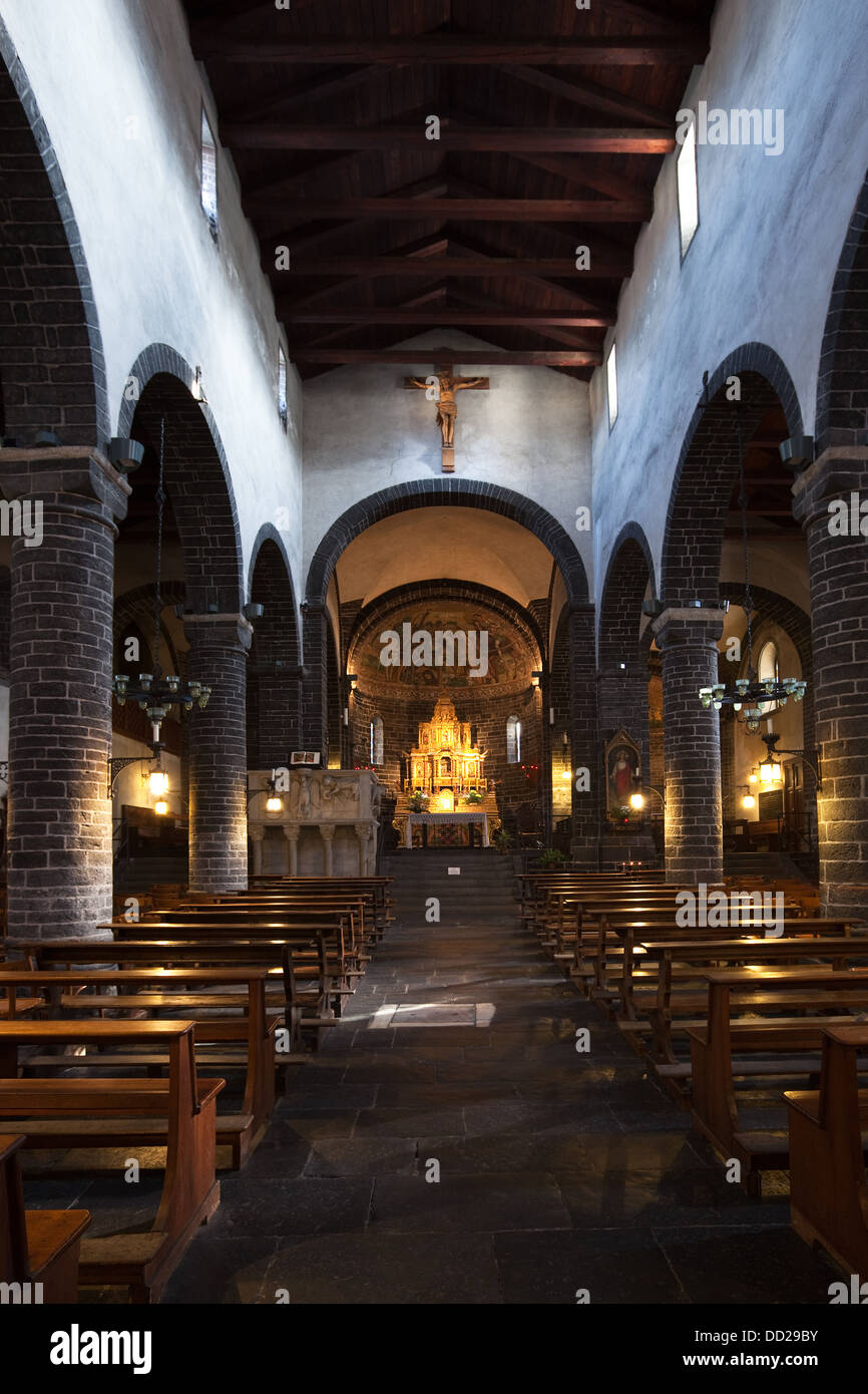 Italy romanesque interior ceiling hi-res stock photography and images ...