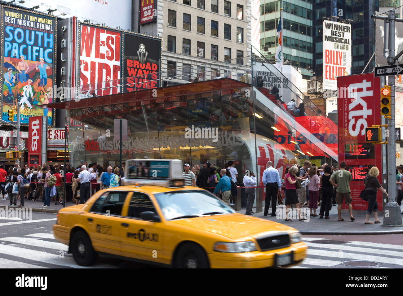 Tkts broadway hi-res stock photography and images - Alamy