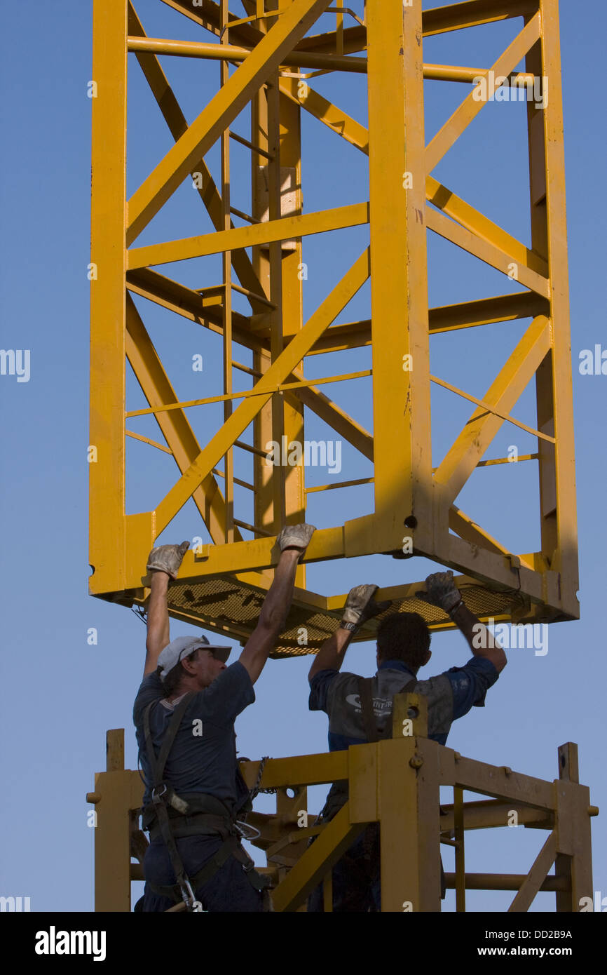 Man assembling crane tower hi-res stock photography and images - Alamy