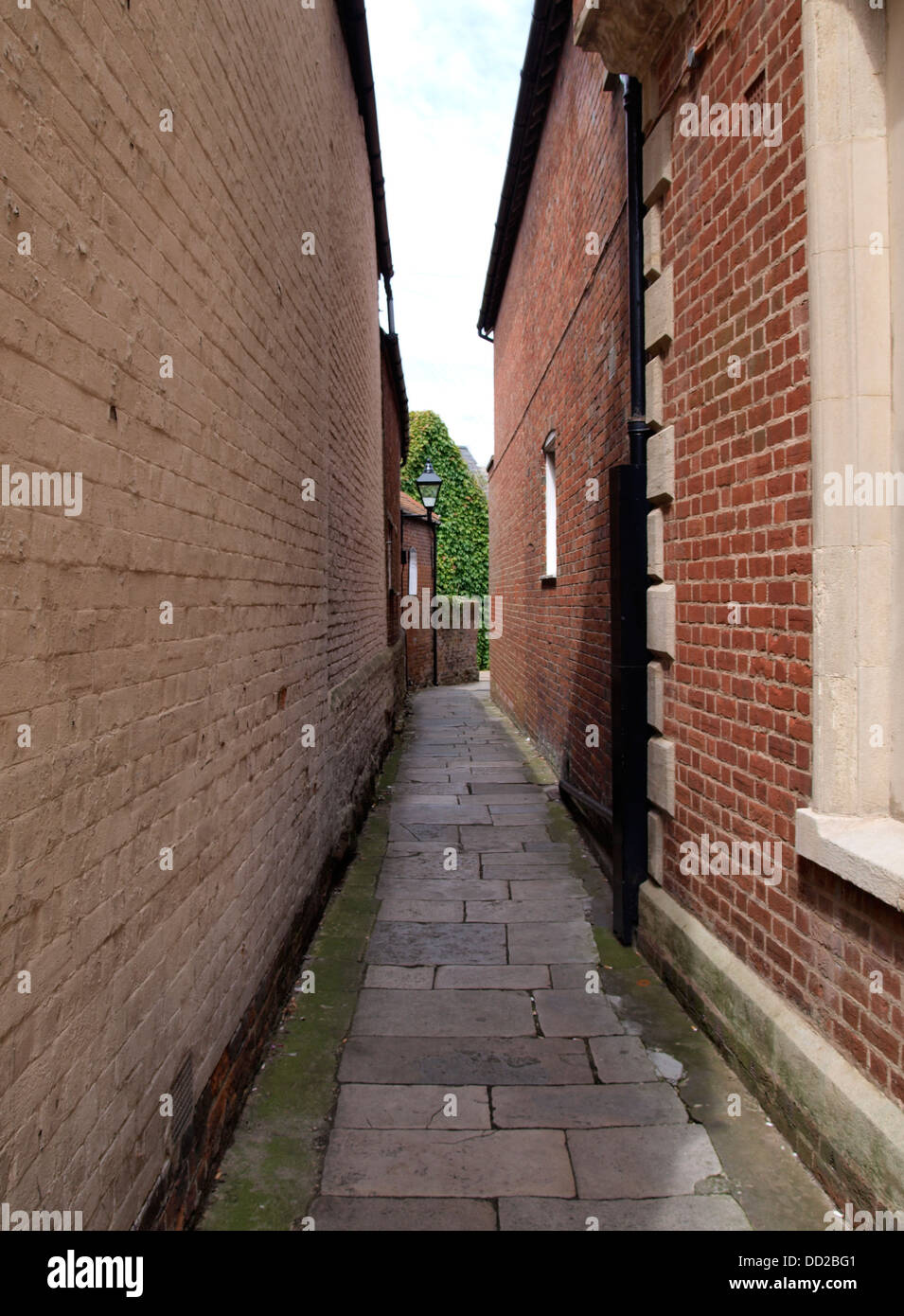 Narrow pedestrian access hi-res stock photography and images - Alamy