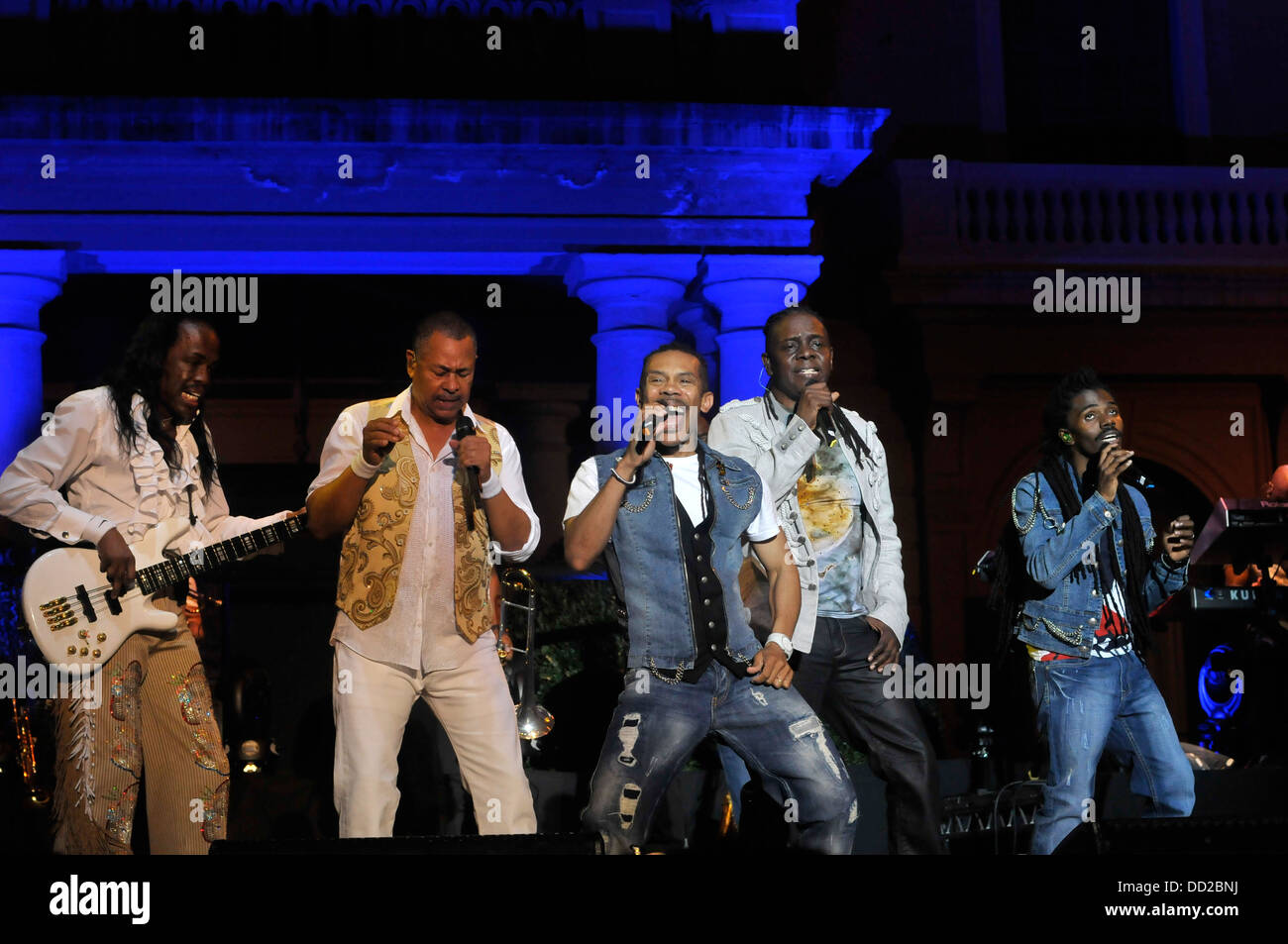 Earth wind and fire band hi-res stock photography and images - Alamy