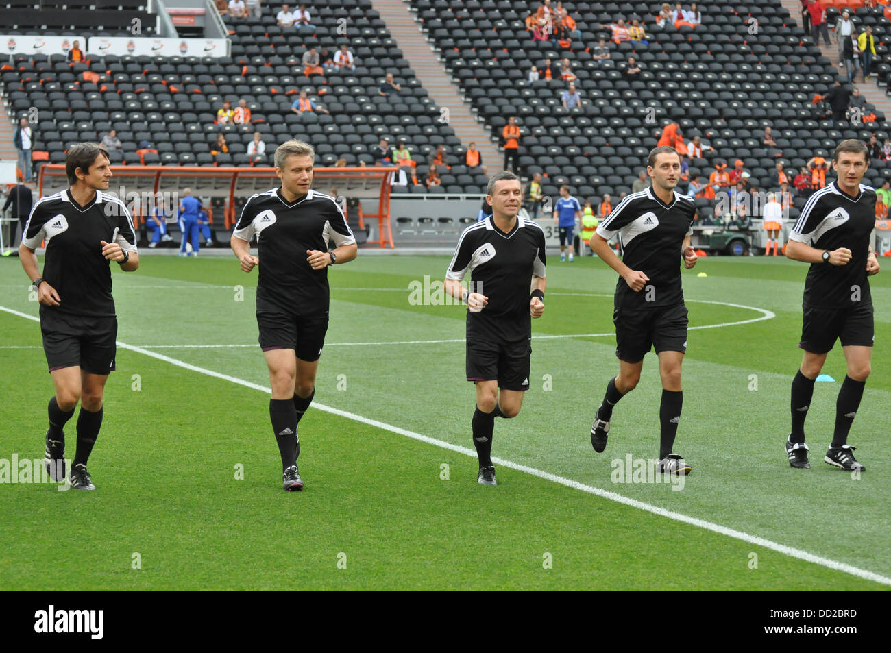International football referee kit hi-res stock photography and images ...