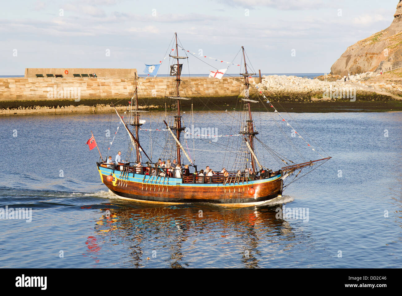 Whitby harbour sailing ship hi-res stock photography and images - Alamy