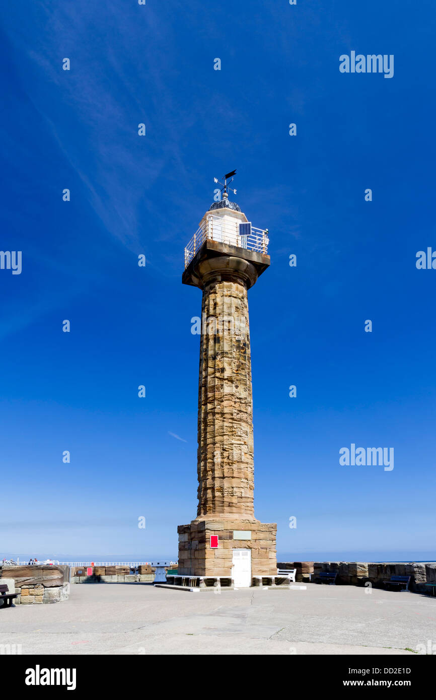 Whitby west pier lighthouses hi-res stock photography and images - Alamy