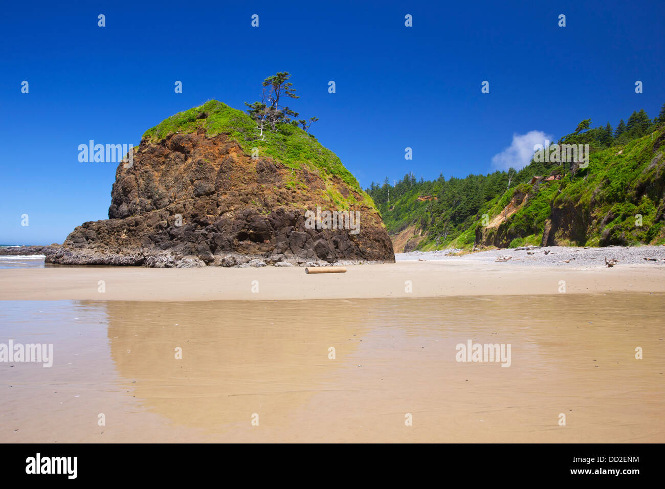 A Rock Formation On Short Beach At Oregon Islands National Wildlife ...