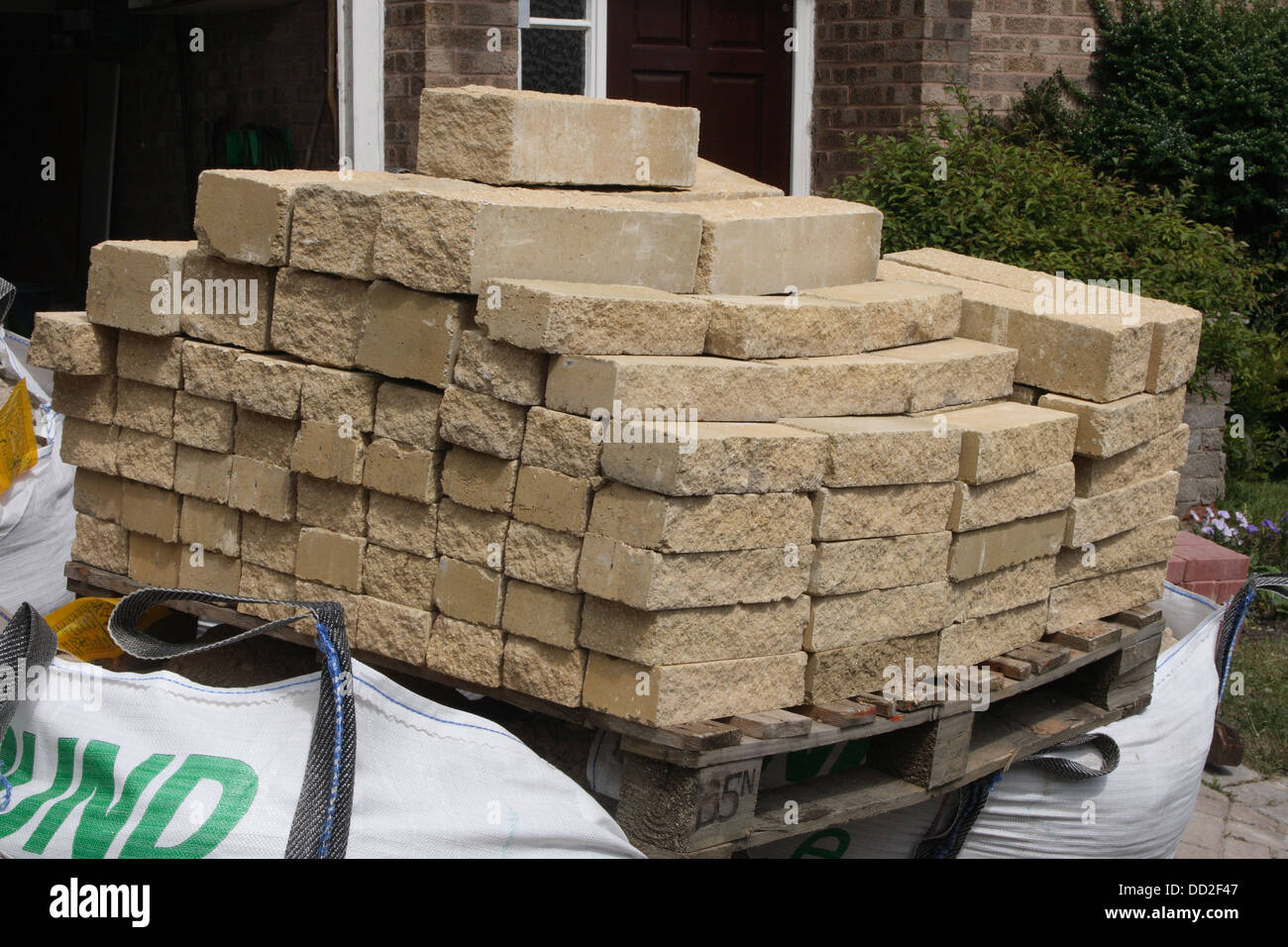 Piled bricks hi-res stock photography and images - Alamy
