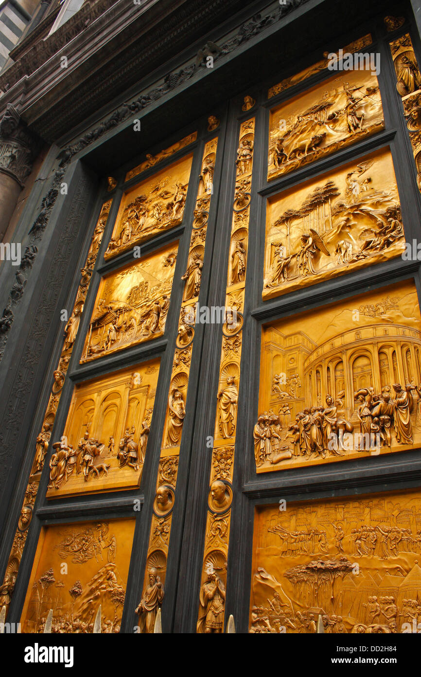 Gold bronze doors hi-res stock photography and images - Alamy