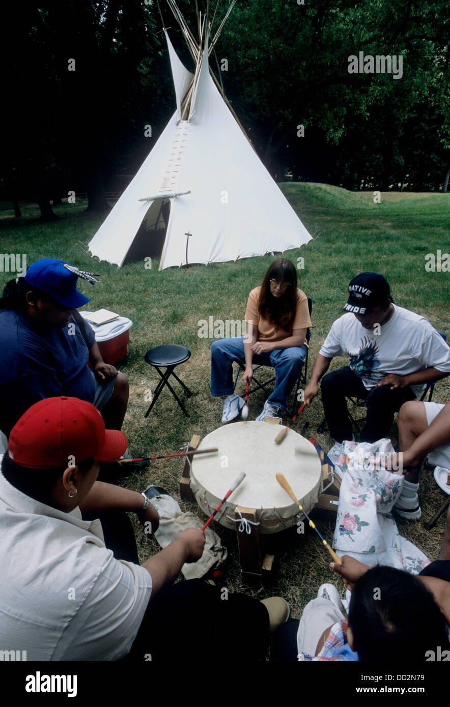 Native american tepee hi-res stock photography and images - Alamy