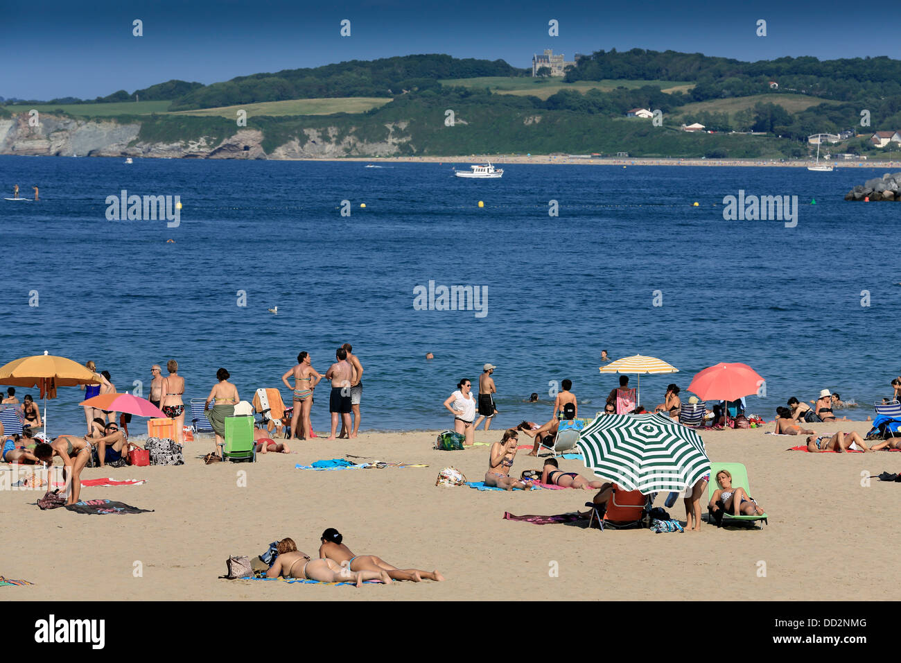 Summertime crowd on Hondarribia beach in the Spanish Basque country ...