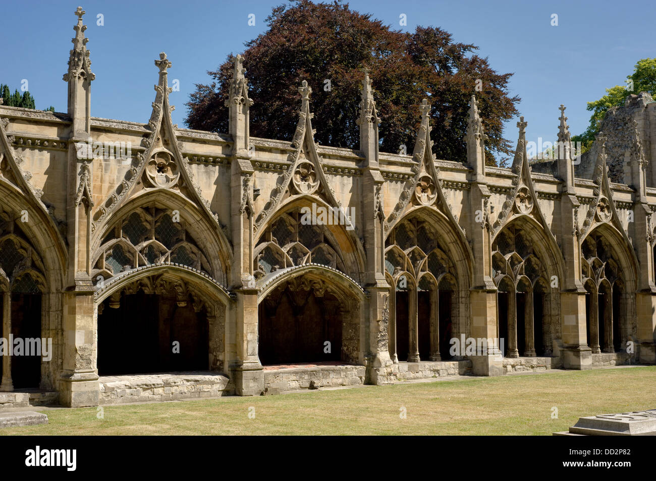 Repeating arches and spires at Canterbury Cathedral Stock Photo - Alamy