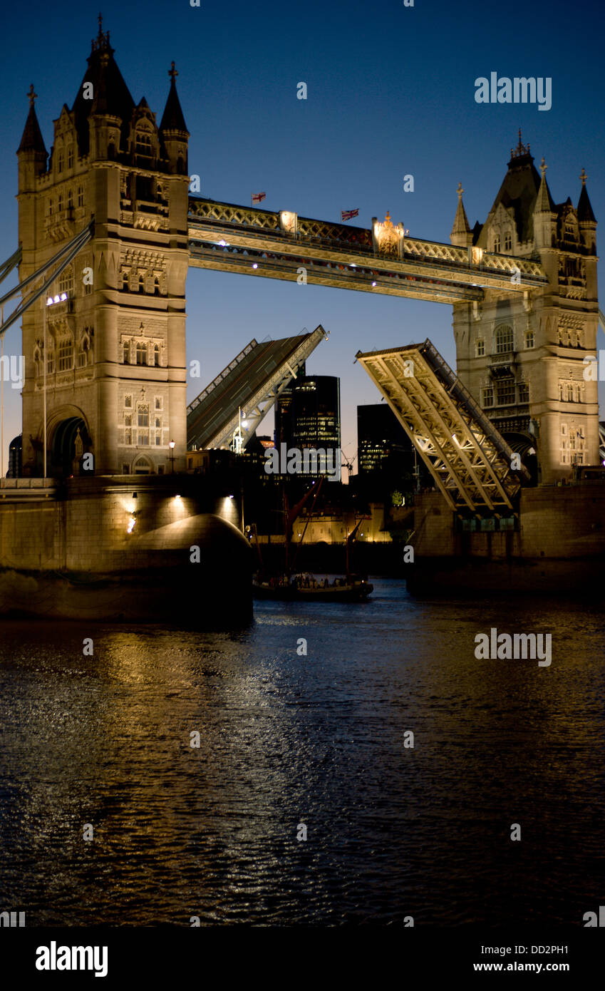 Tower bridge raised london england hi-res stock photography and images ...