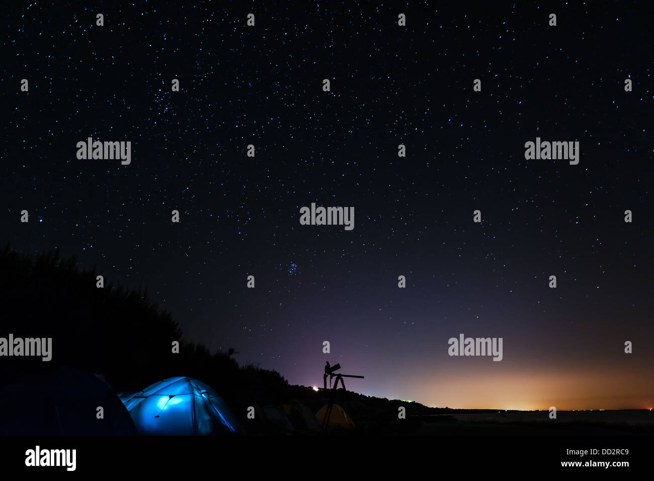 Tents under the night sky hi-res stock photography and images - Alamy