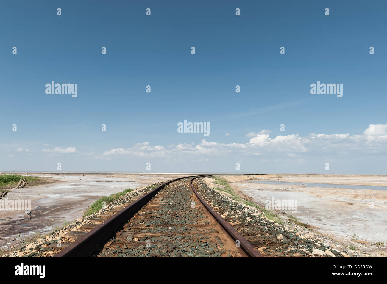 Railroad in Desert Stock Photo - Alamy