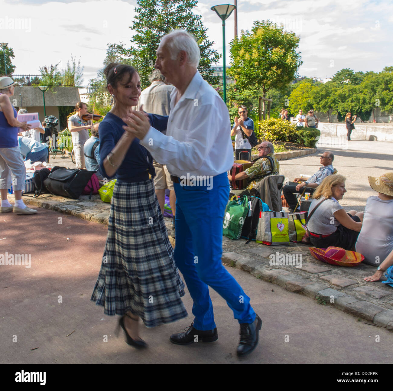 Dancing paris river hi-res stock photography and images - Alamy