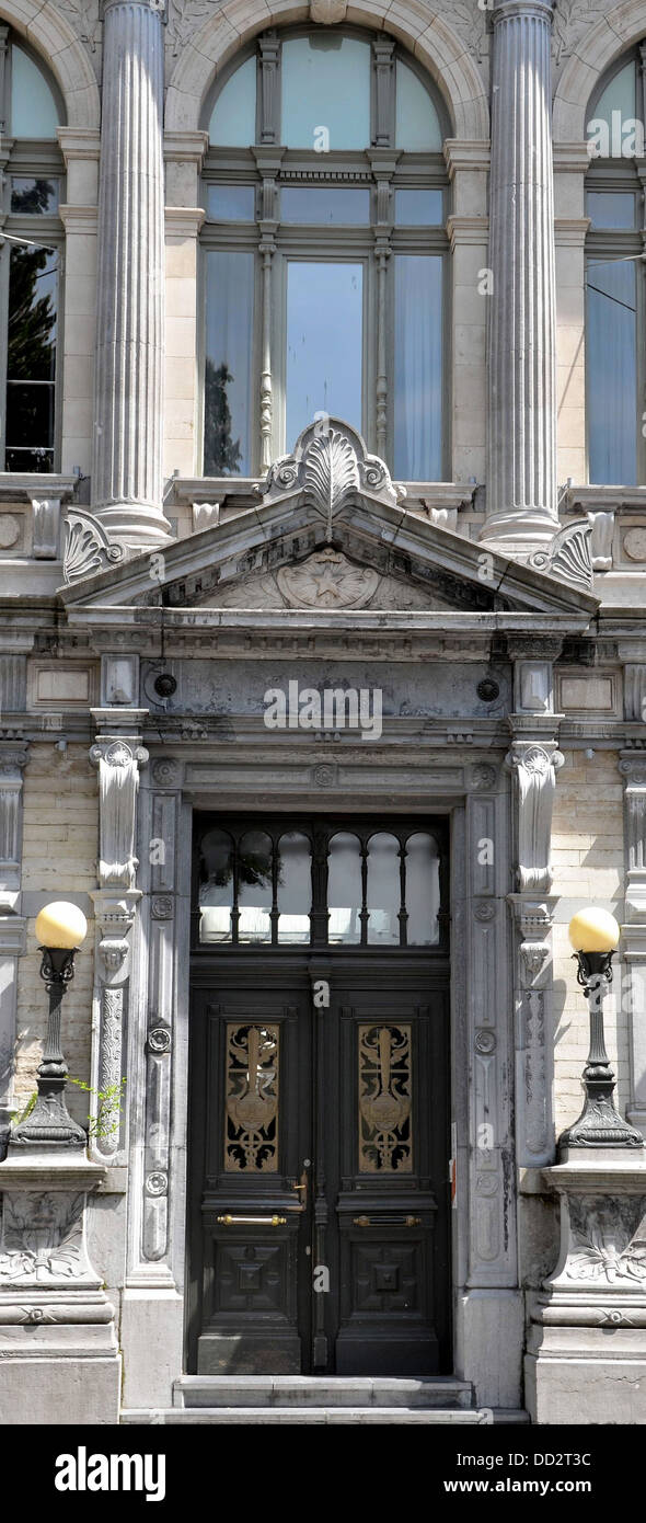 The entrance of an ancient house Stock Photo - Alamy