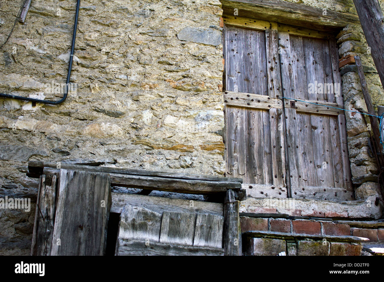 Old stable door hi-res stock photography and images - Alamy