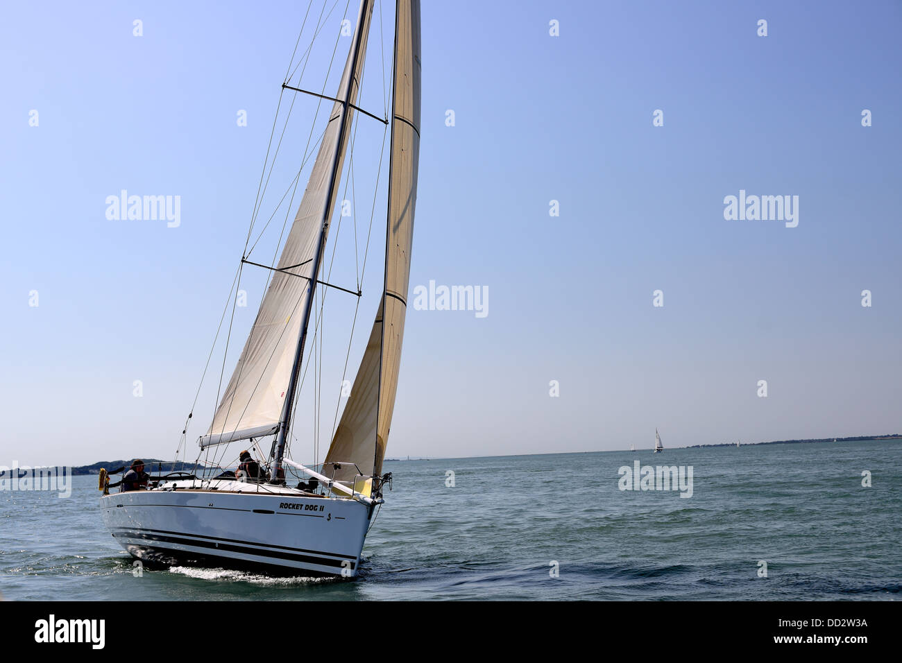 yacht sailing luxury water mast 40ft Solent UK fun sail rigging ...