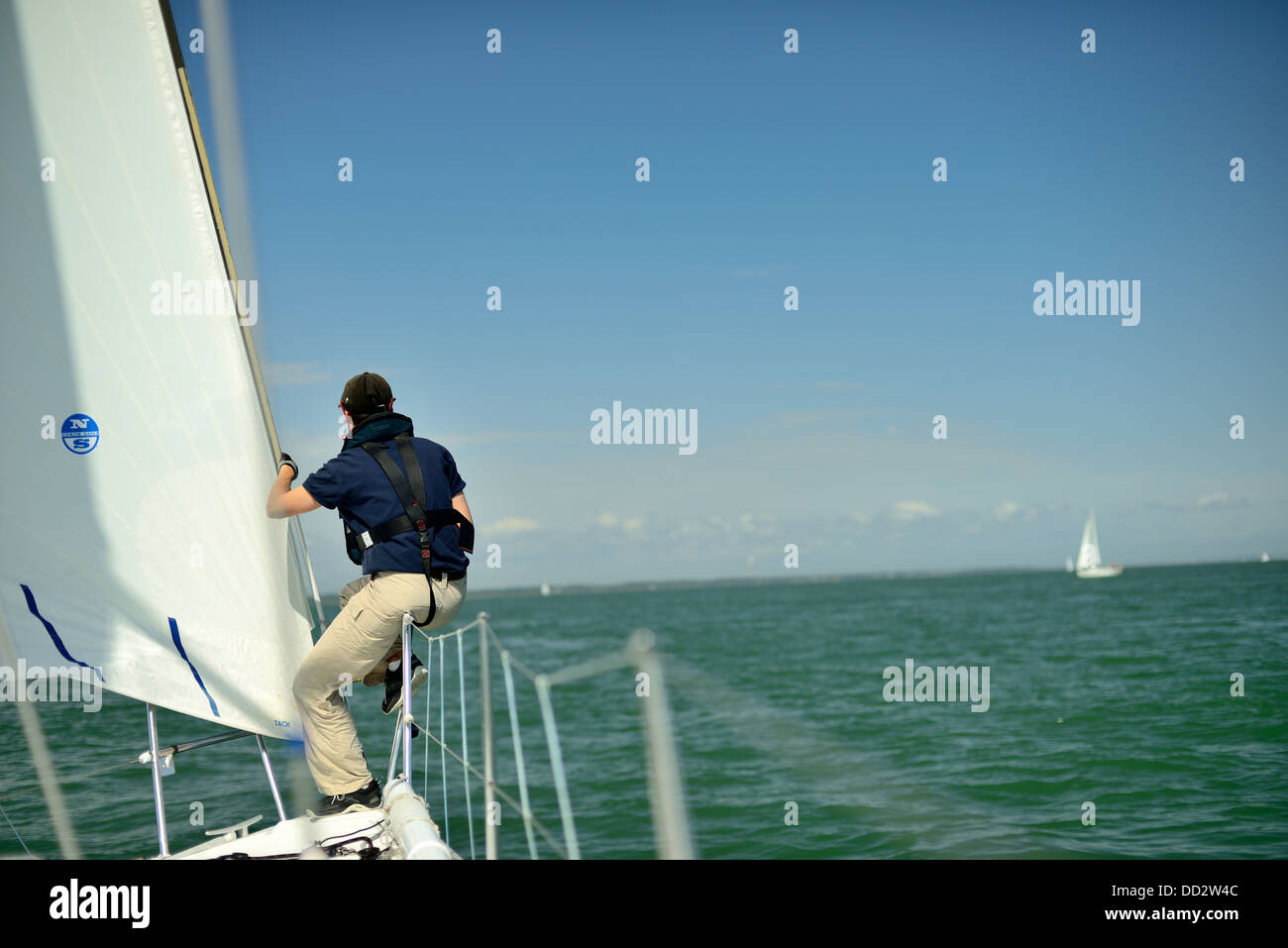 yacht sailing luxury water mast 40ft Solent UK fun sail rigging ...