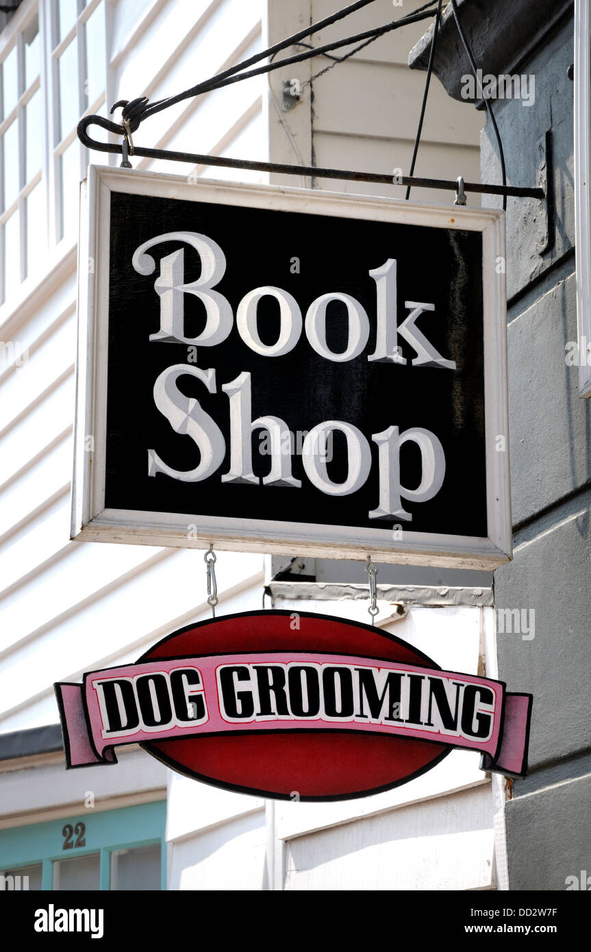 Book shop signs hi-res stock photography and images - Alamy