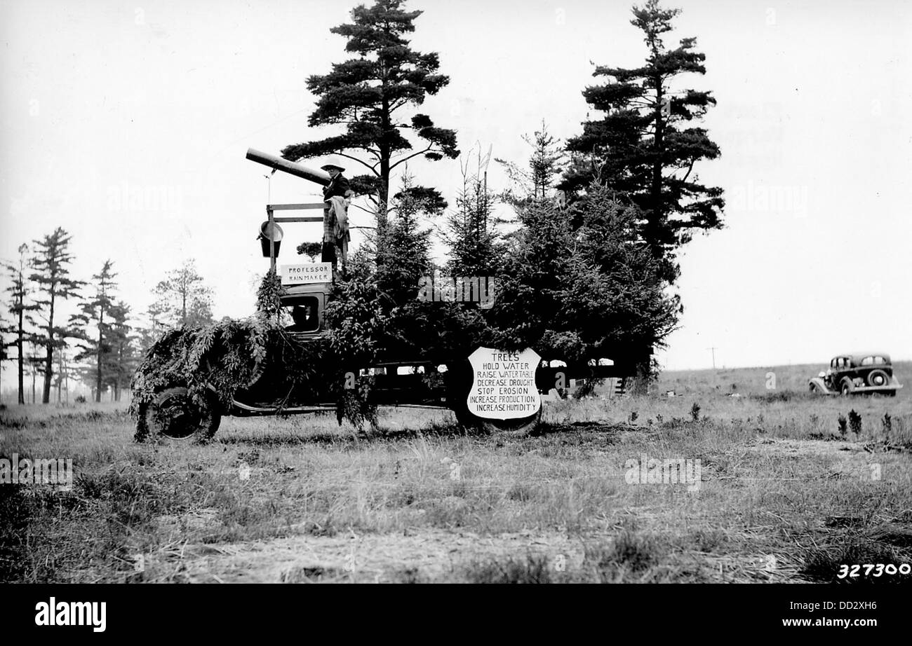 The Rainmaker float, a part of the Upper Peninsula State Fair parade ...