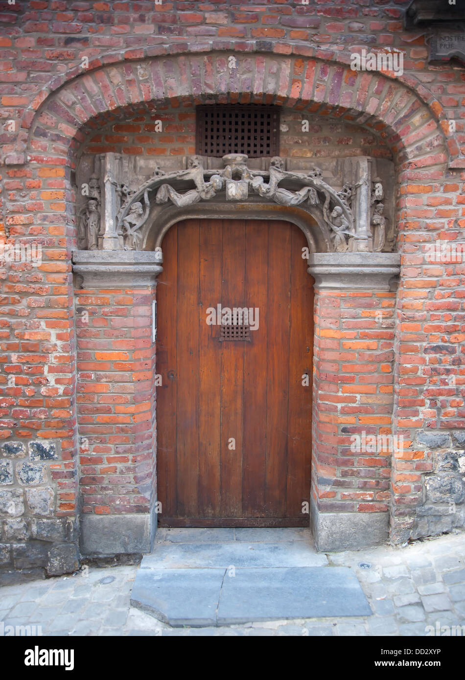 Gothic doorway hi-res stock photography and images - Alamy