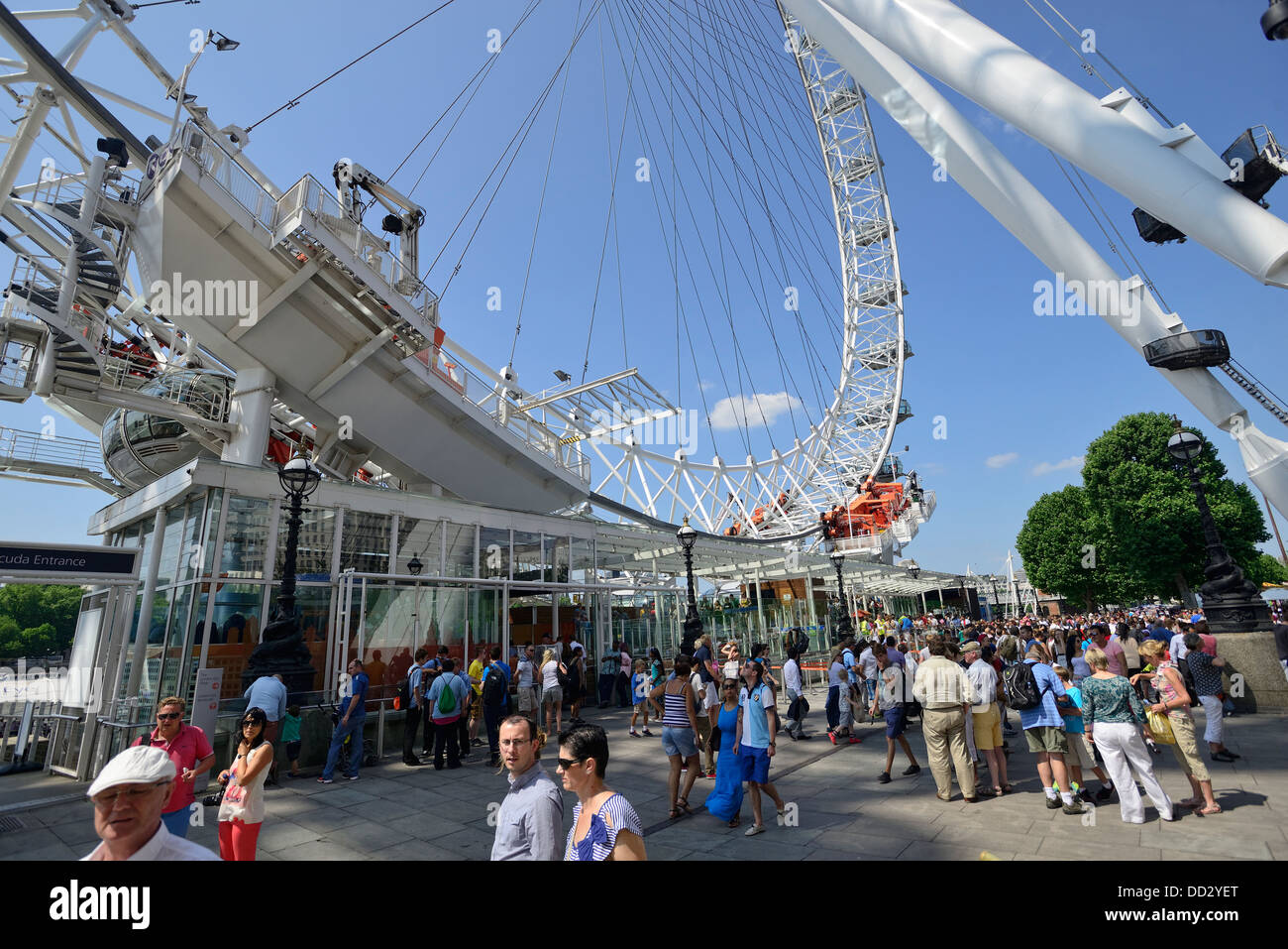The london eye with people queuing hi-res stock photography and images ...