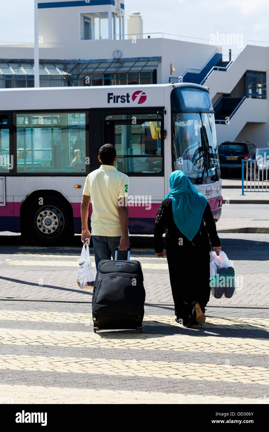 Tow bus hi-res stock photography and images - Alamy