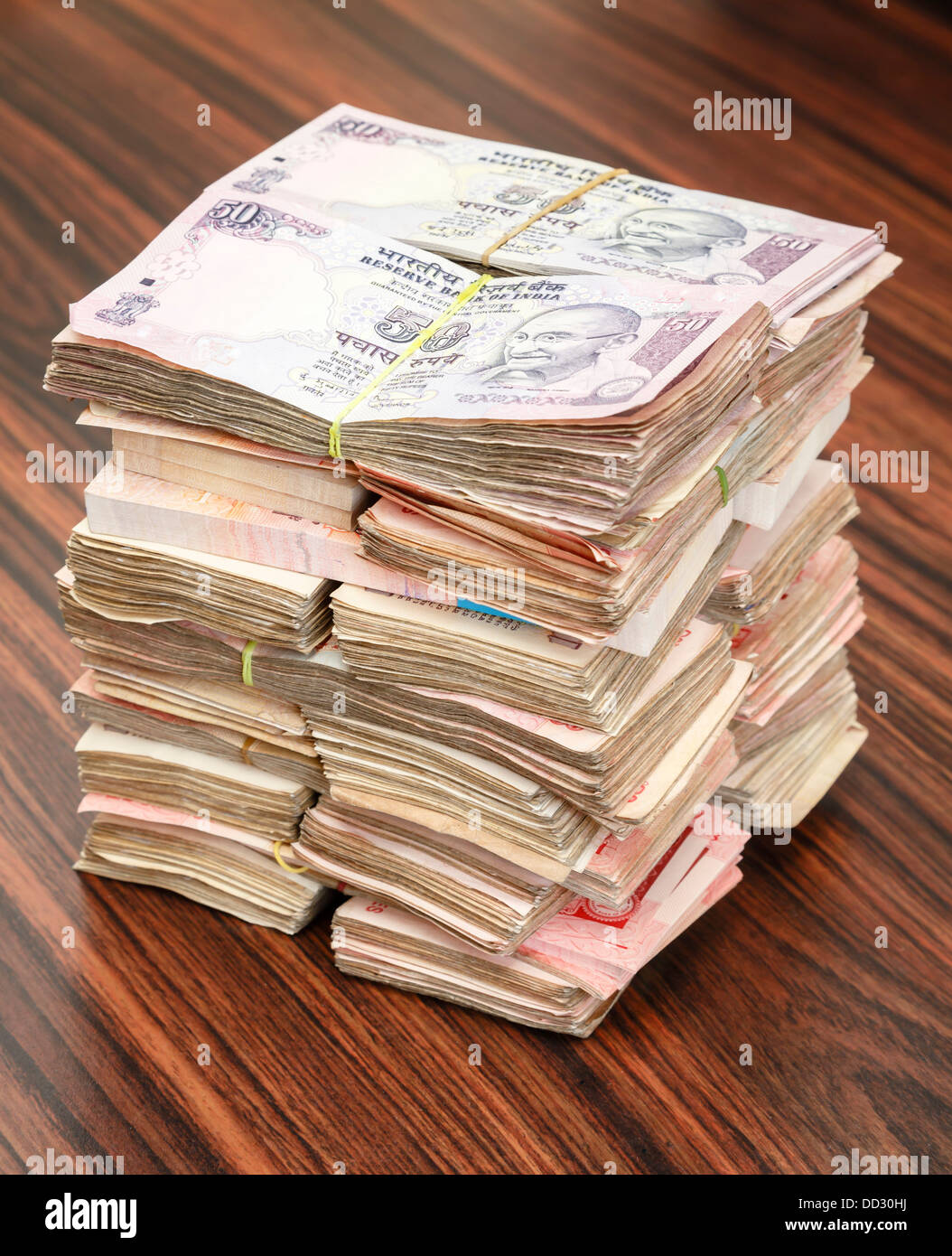 Pile indian rupee bills hi-res stock photography and images - Alamy