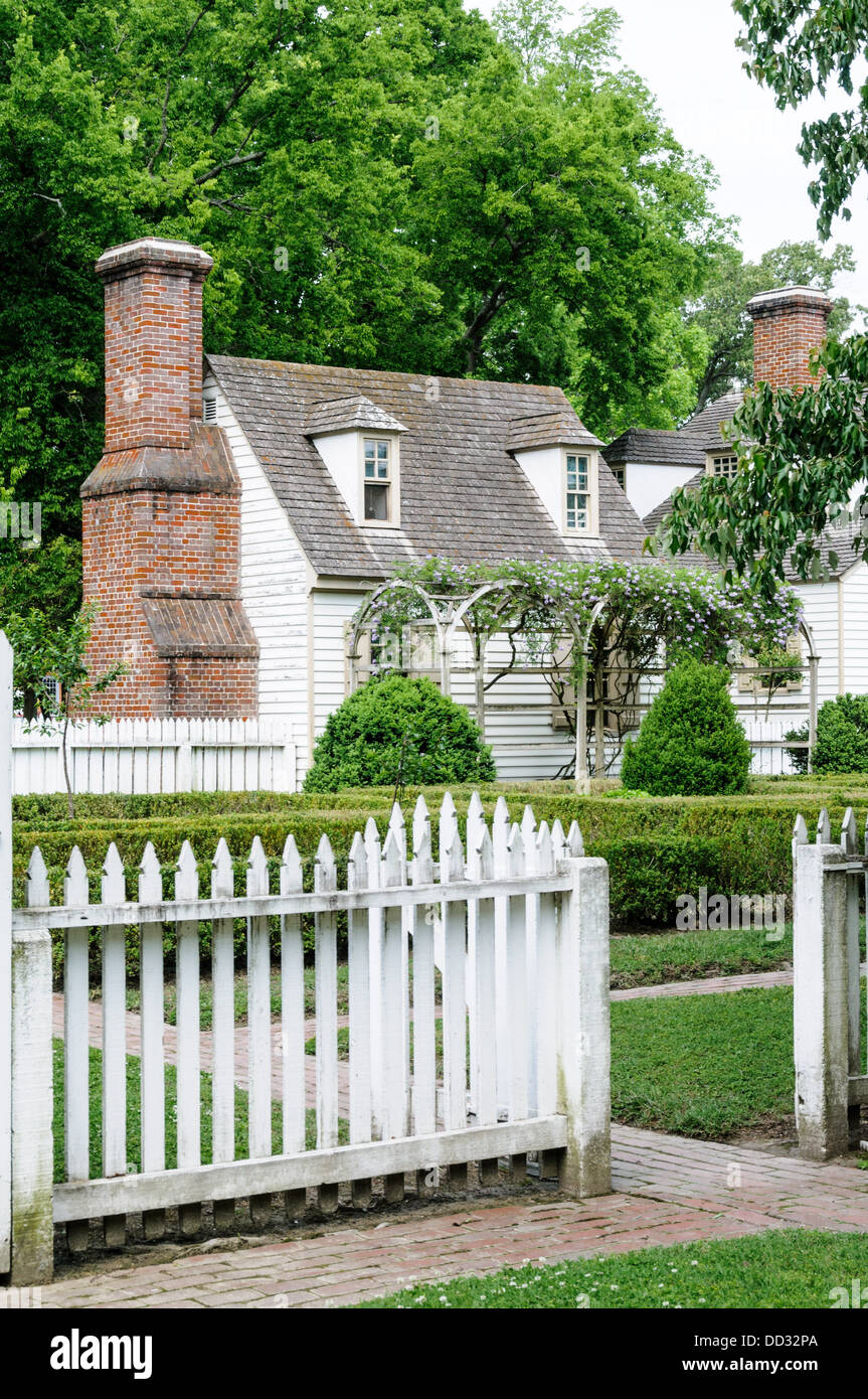 Colonial williamsburg gloucester pathway hi-res stock photography and ...