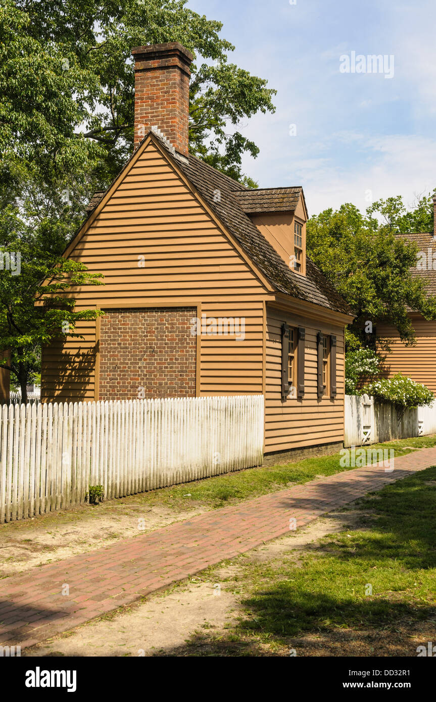 Picket Fence and outbuilding, Bryan House, Colonial Williamsburg ...