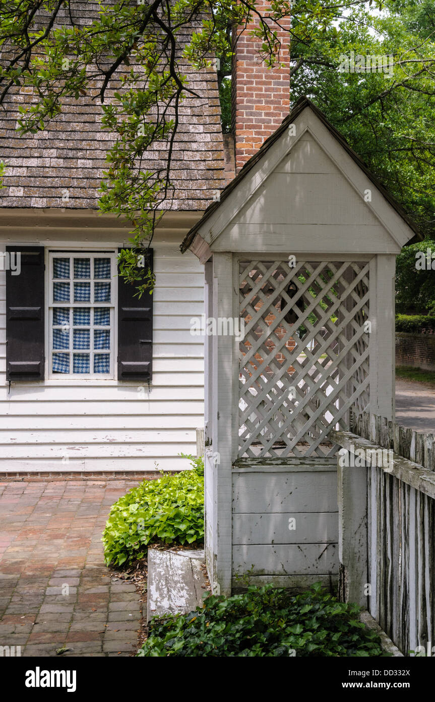 Colonial williamsburg water well hi-res stock photography and images ...
