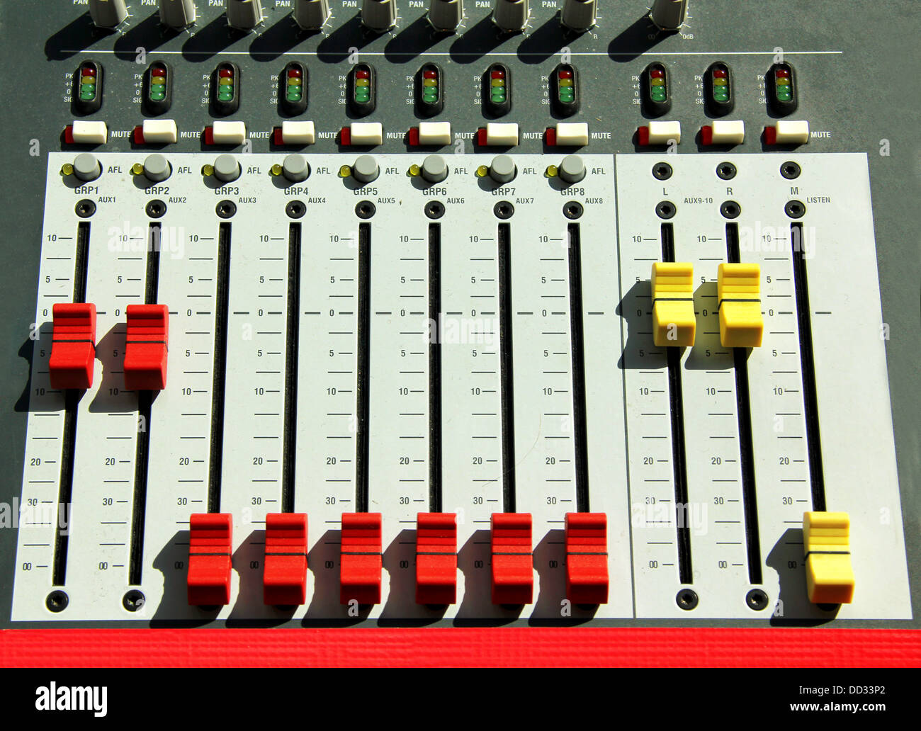 Sound recording eq hi-res stock photography and images - Alamy