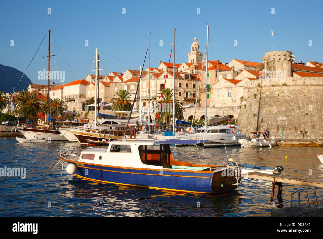 European boats middle ages hi-res stock photography and images - Alamy