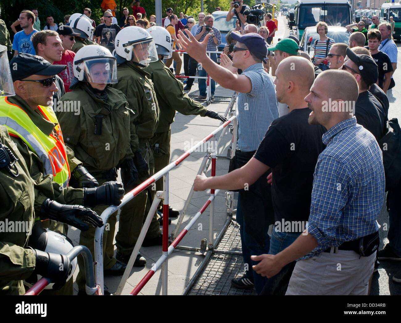 Berlin, Germany. 24th Aug, 2013. Police officers separate participants ...