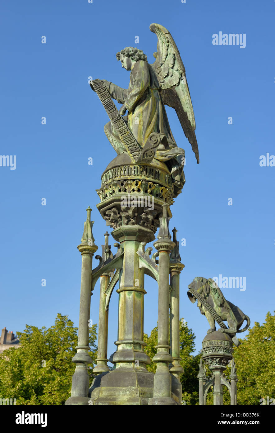 Angel statue france hi-res stock photography and images - Alamy