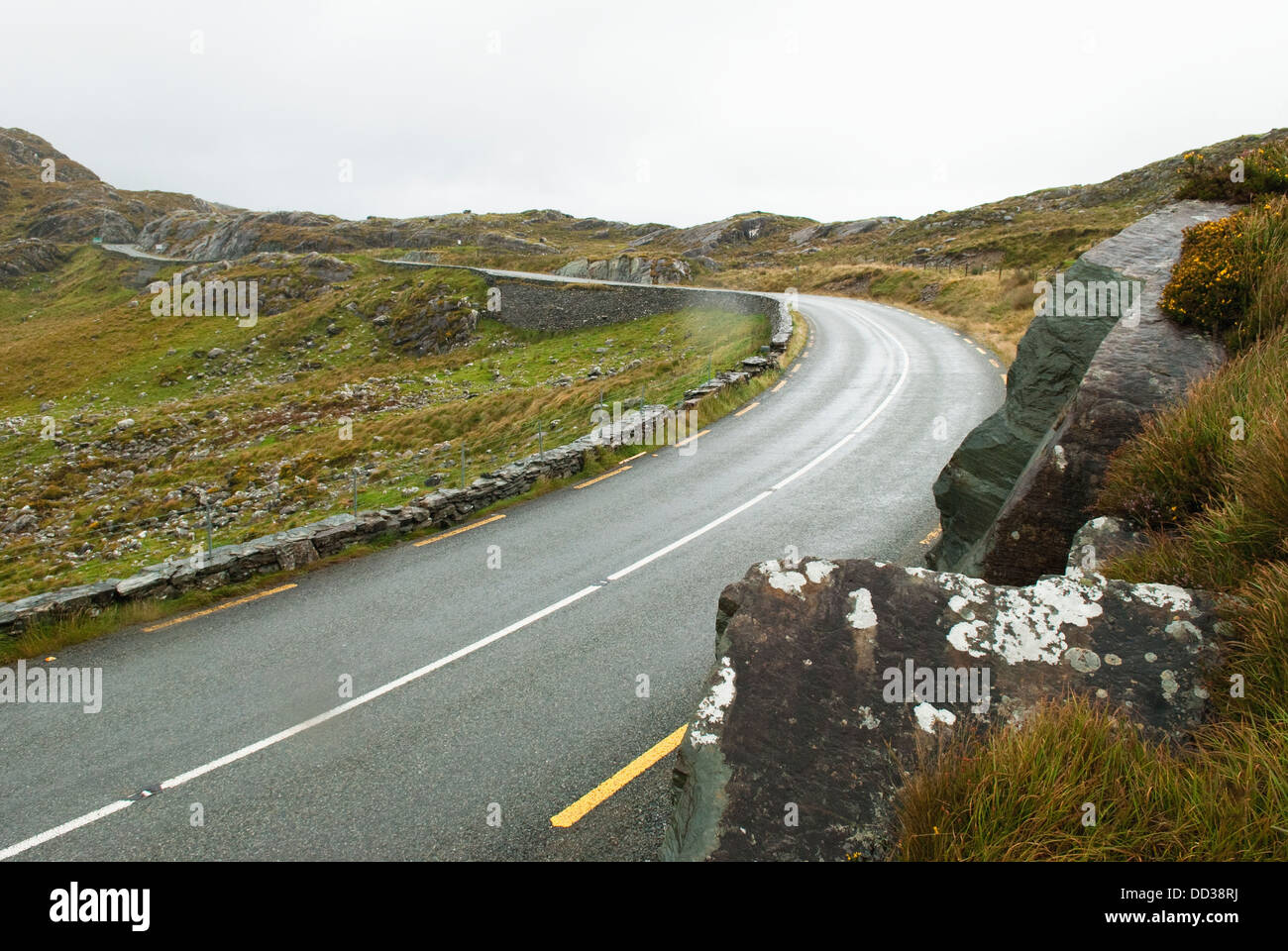 Road gap hi-res stock photography and images - Alamy